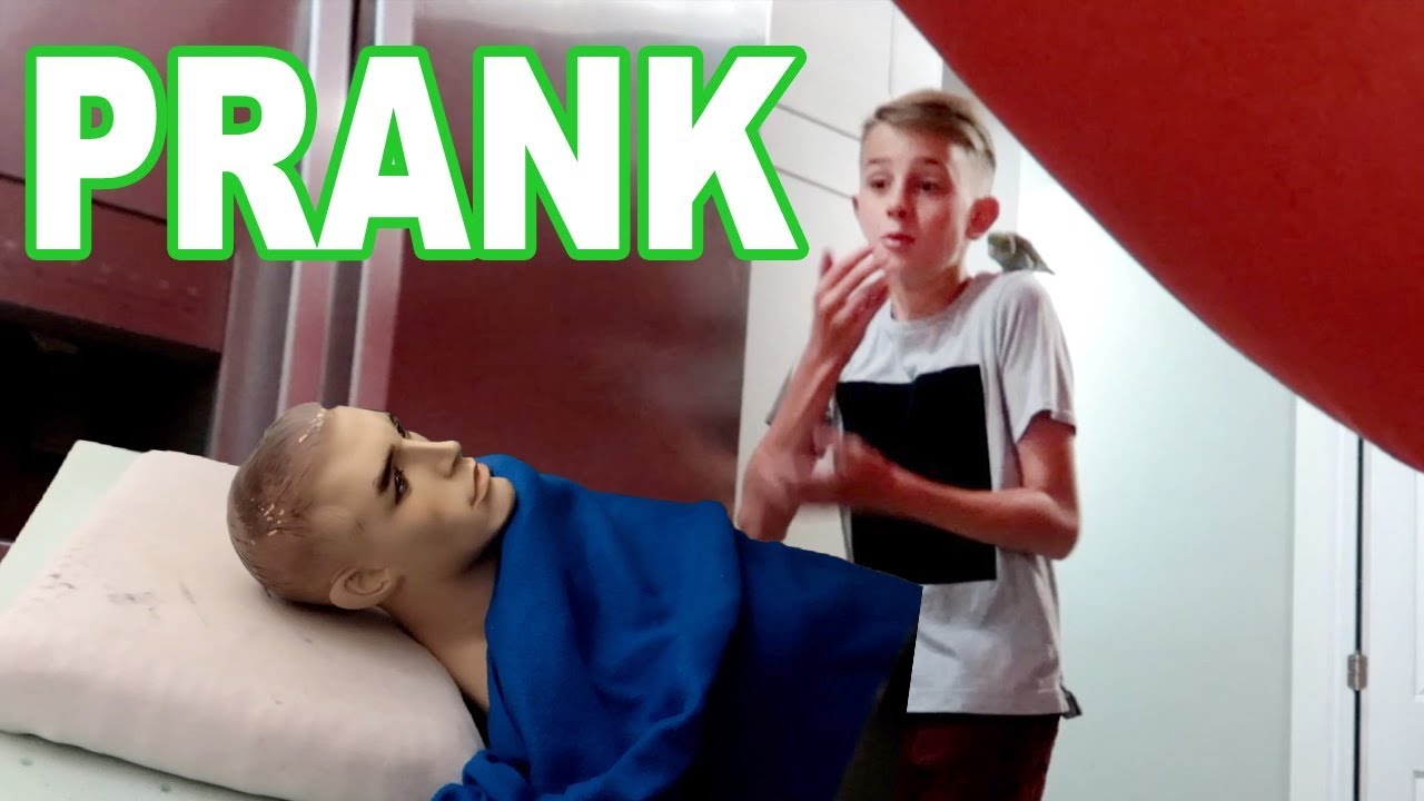 Mannequin IN THE BED PRANK CHALLENGE (FUNNY) Blanket fort edition - YouTube