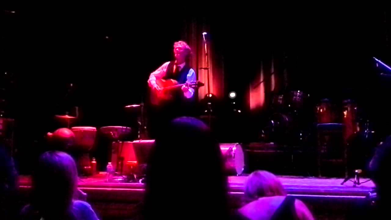 Jesse Cook plays "Tempest" solo - YouTube