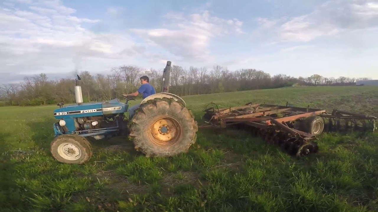 Testing IH 470 Disc with Ford 2910 - YouTube