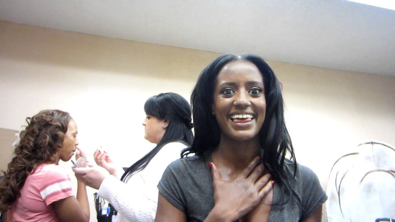 I've Never seen a Roach (Shaq Comedy Network) ... GloZell Shari Headley ...