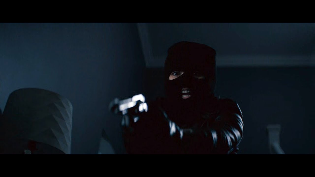 A female and a male burglar VS the family - YouTube