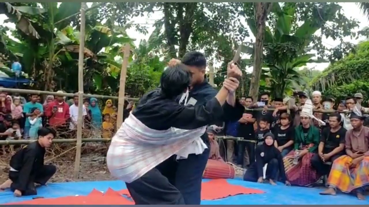 Tarung Sarung, Budaya Bugis-Makassar Pulihkan Harga Diri - YouTube