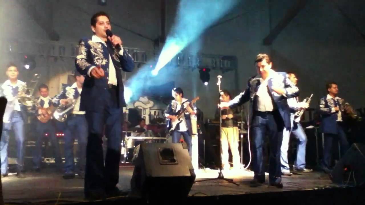 Banda Pequeños Musical-Cumbia Mix - YouTube