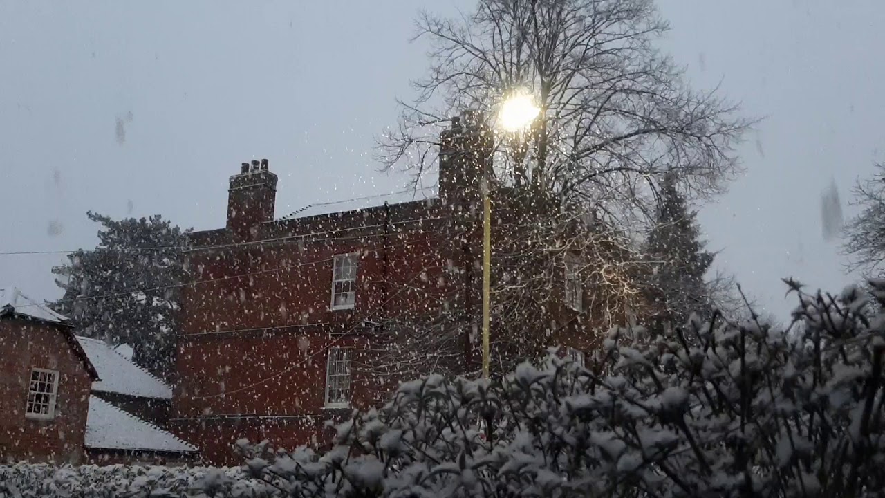 A snowy Sunday morning in Hungerford - YouTube