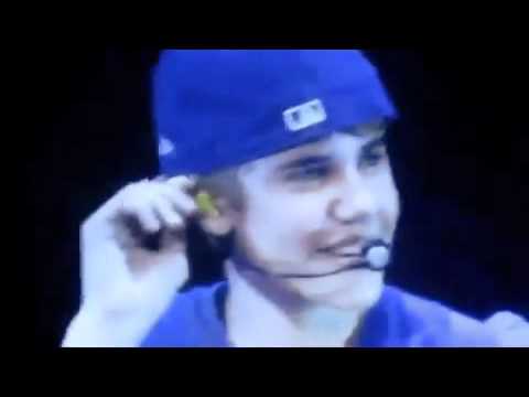 Justin Bieber Crying On Stage During Favorite Girl - YouTube