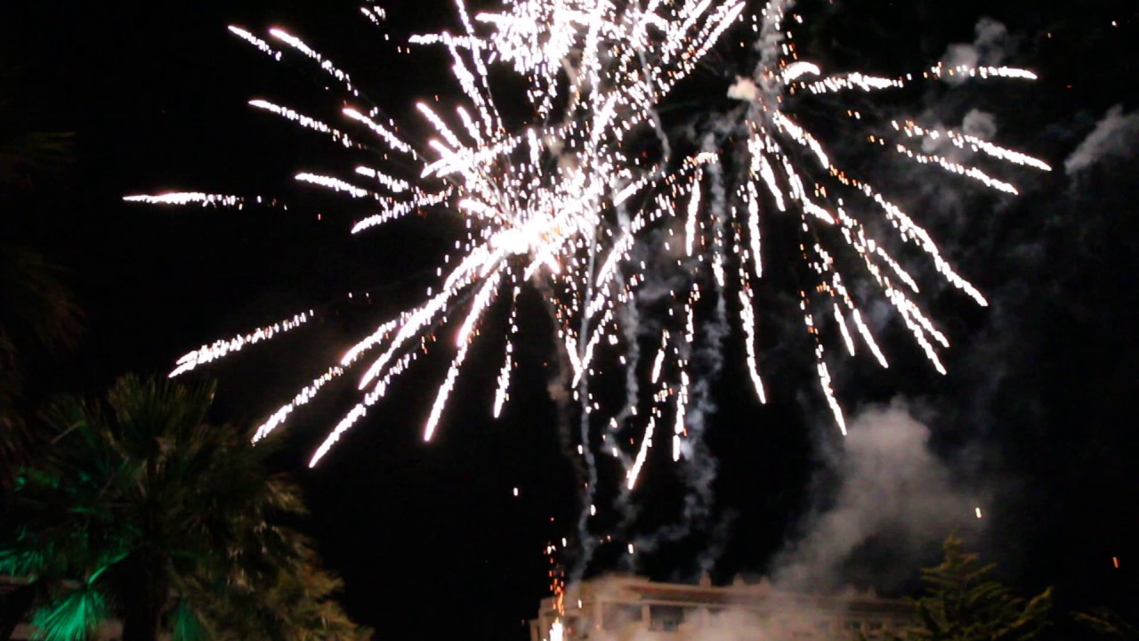 COHETES TRACA FINAL DE LA FIESTA - YouTube