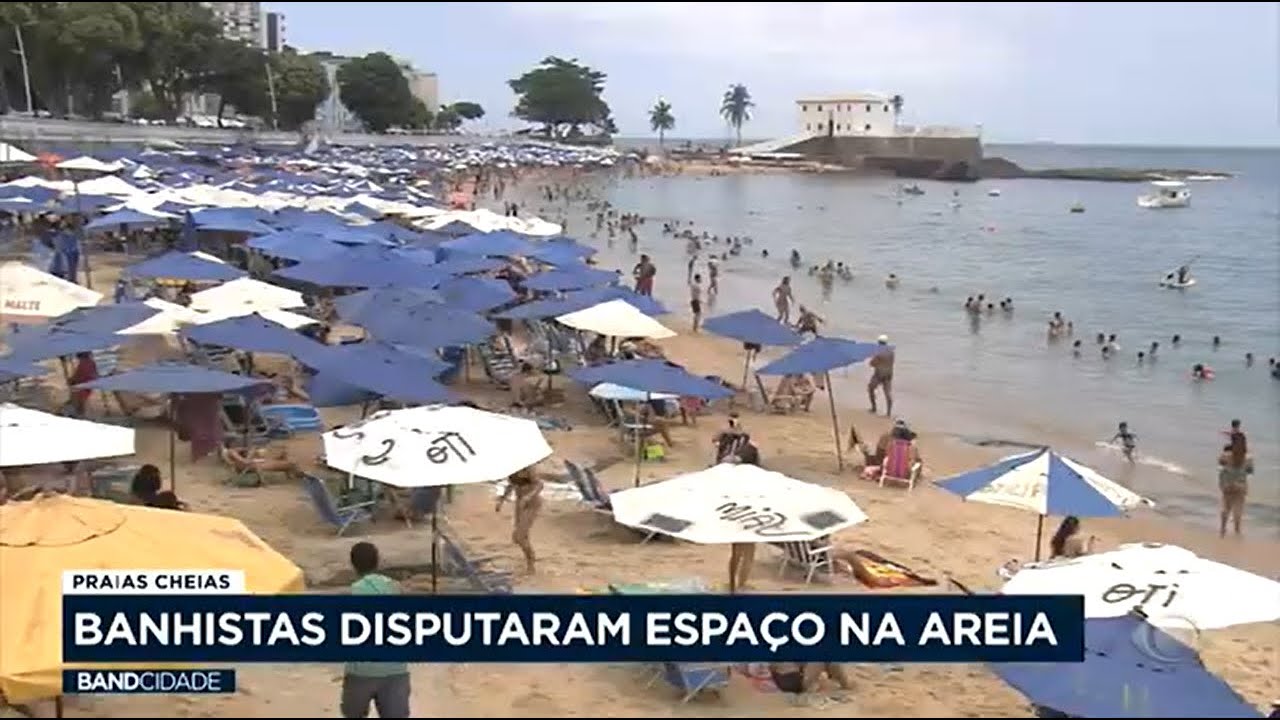 Praias cheias: banhistas disputaram espaço na areia neste feriadão ...