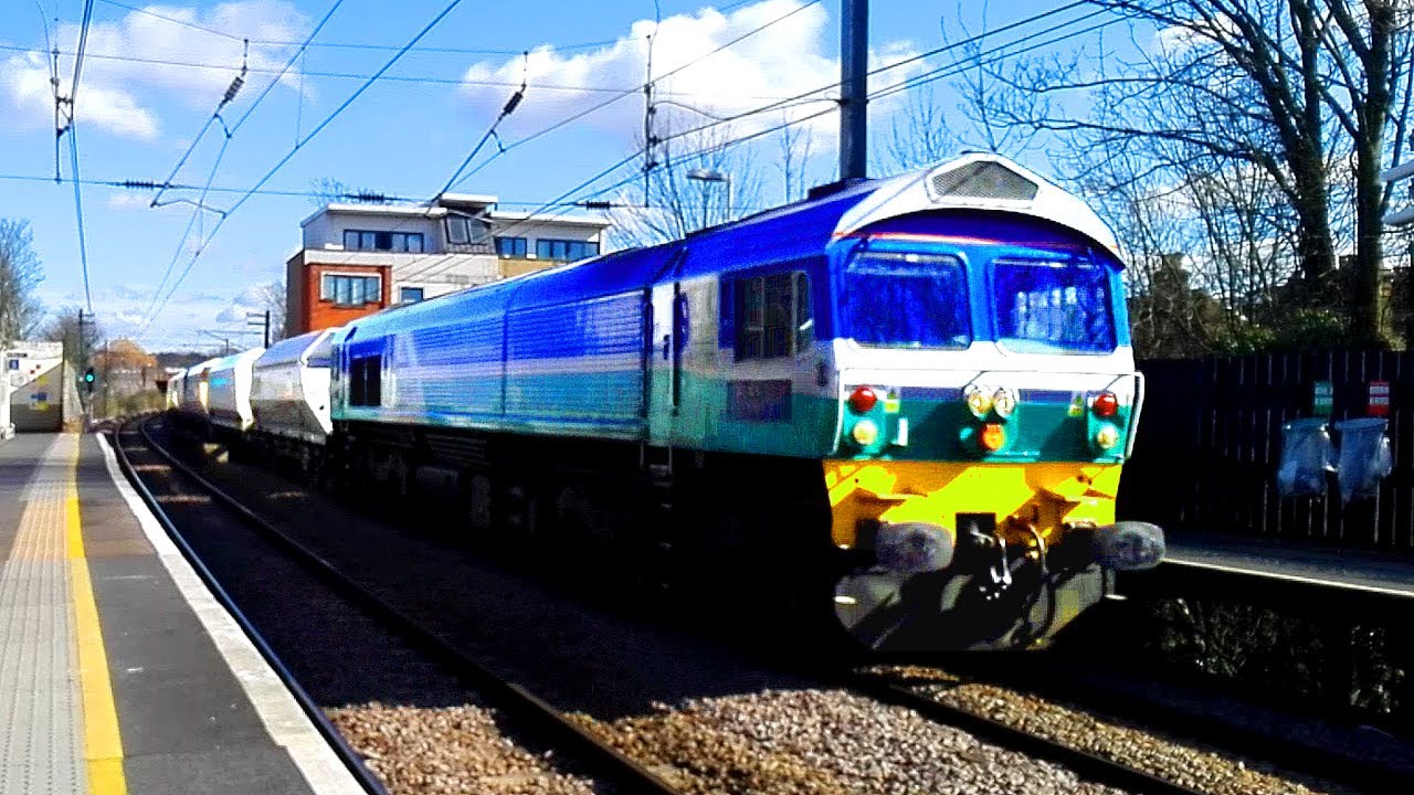 🚉 BRITISH RAIL CLASS 59 & 66 at BRONDESBURY (London) - YouTube