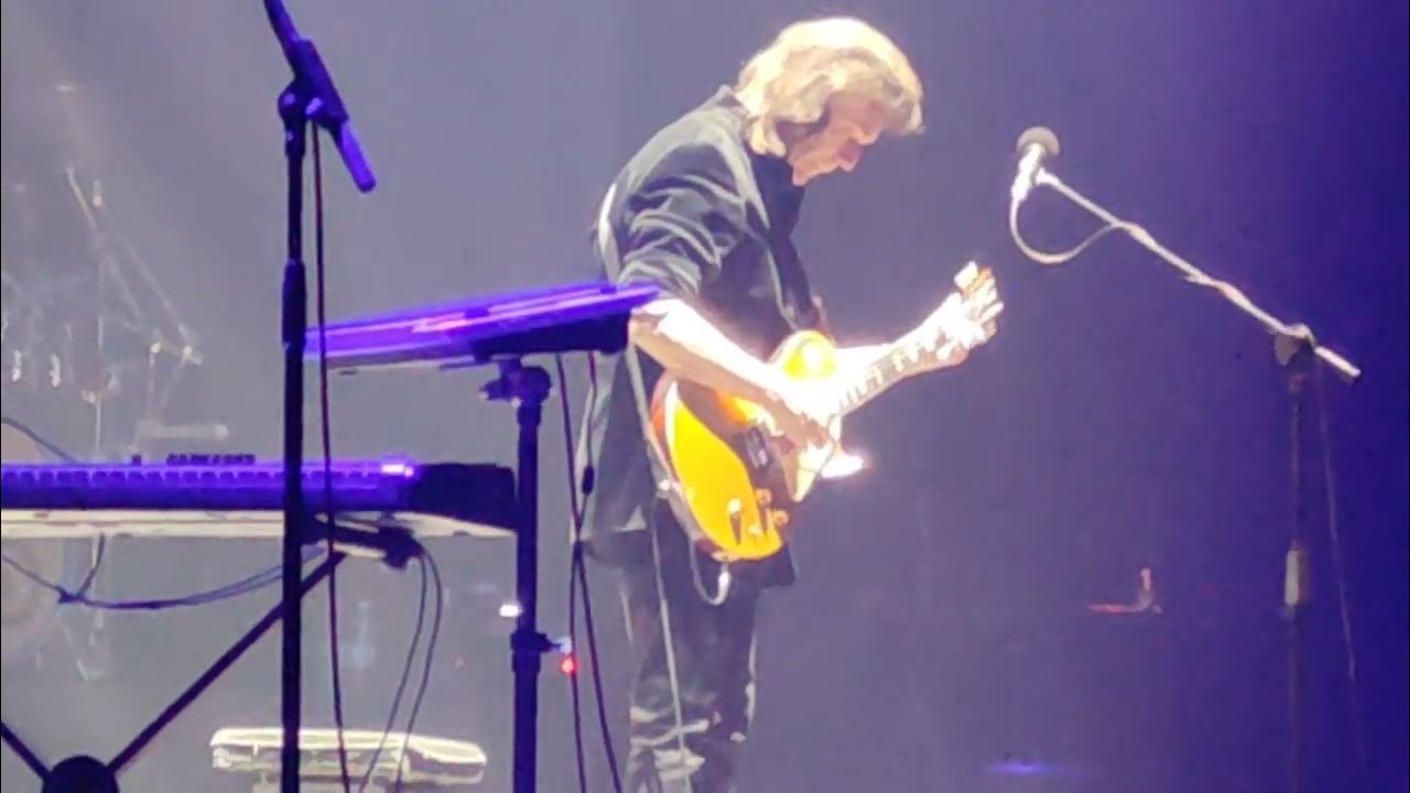 Steve Hackett Paris 19 04 2023 Horizons '' Electric version '' - YouTube
