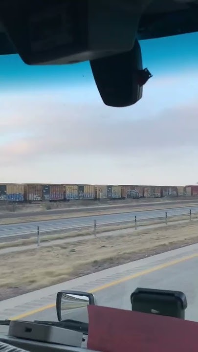 12/22/22 - UP 2697 leads an MWCFW near Midland-Odessa on the UPRR Toyah Subdivision. - YouTube