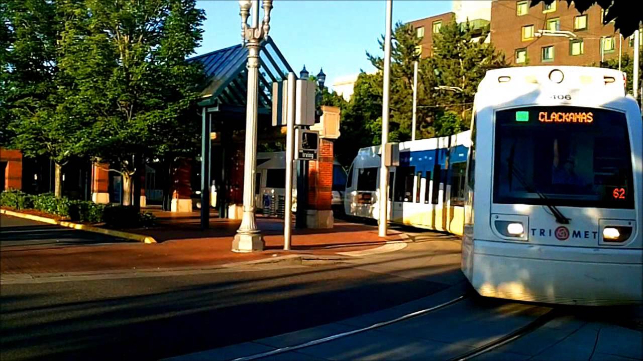1443 MAX Train Turns Eastward at Union Station - YouTube