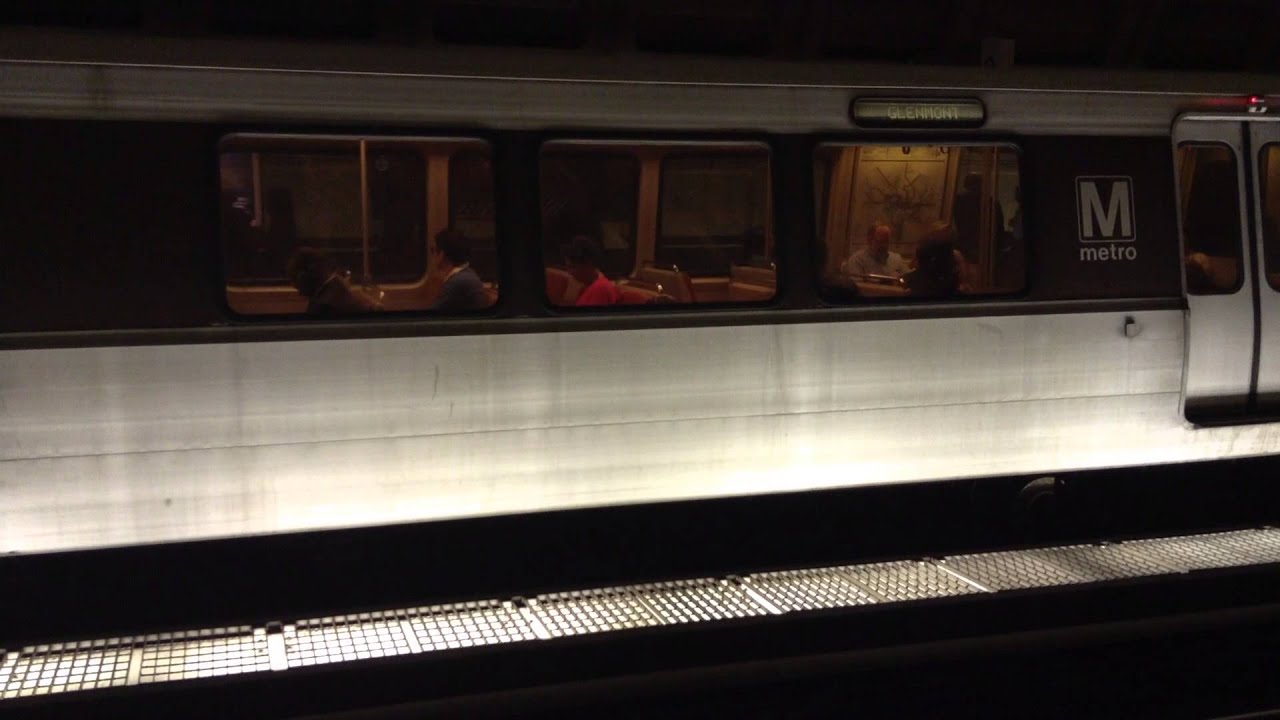 WMATA train at Metro Center (red line) - YouTube