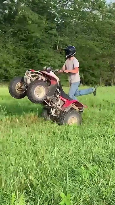 Four wheeler stunts - YouTube