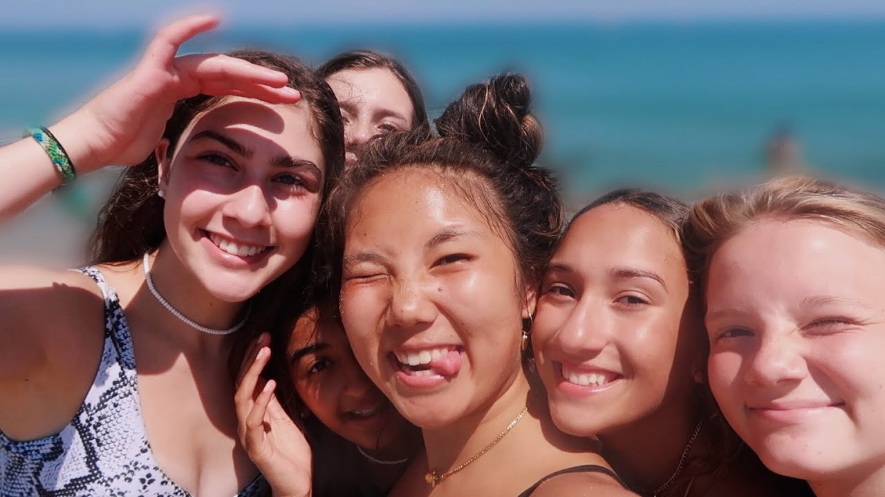 a cute beach day with my friends - YouTube