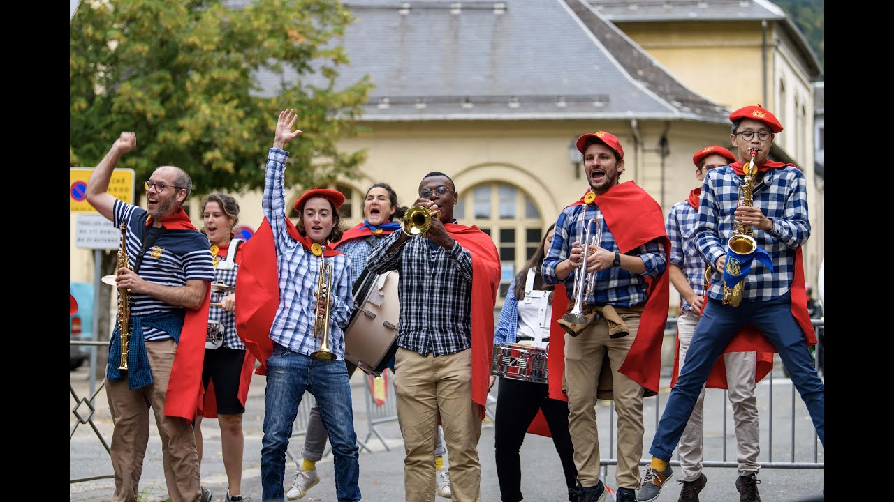 Fanfare Les Open Bardes | Kids aren't alright & Casatchok - YouTube