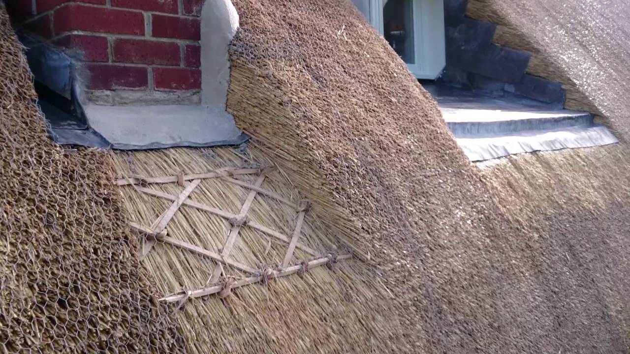 Dorset thatch roof, thatched in aquilla thatching wheat reed. - YouTube