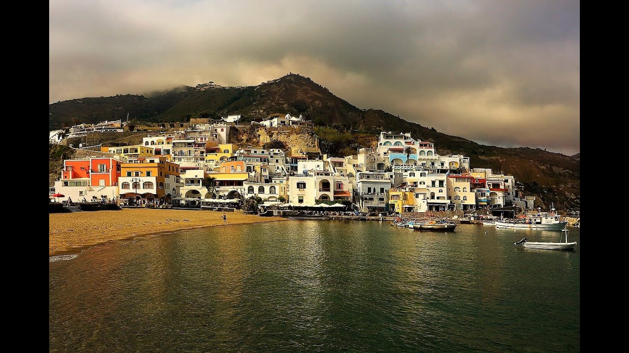 La isla de Pitekusa / Isquia alojaba griegos, fenicios y poblaciones ...