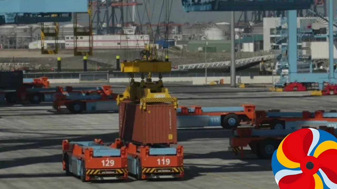Port Stories 2020 - Amy & Djimmy laten je APM Terminals MV2 zien - YouTube