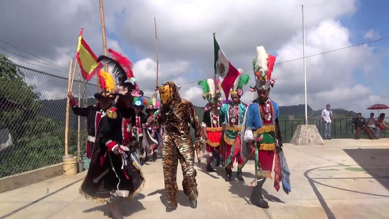 Danza de los Moros y Españoles - YouTube