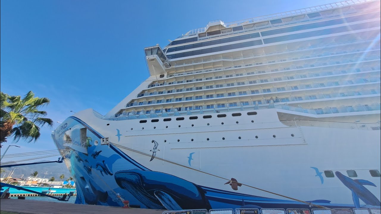 Norwegian Bliss Theme Parties! - YouTube
