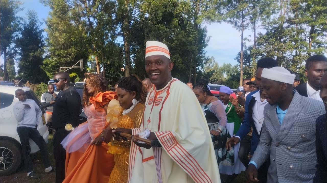 REGINA WA ANGA NIWE NA SIR JAMES GRAND ENTRANCE NDUMBERI STADIUM - YouTube