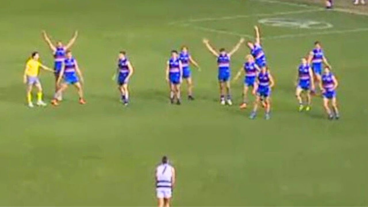 AFL "Backyard Footy" MOMENTS - YouTube
