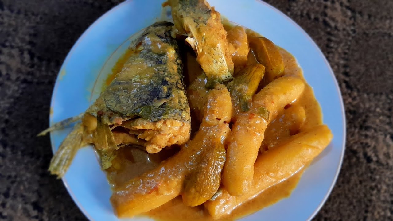 jinsi ya kupika ndizi samaki bila ya kuvurugika/fish plantains - YouTube