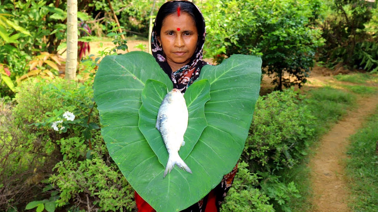 Bangali Man Kachu Patay Ilish Bhapa Recipe | Traditional Hilsha Recipe ...