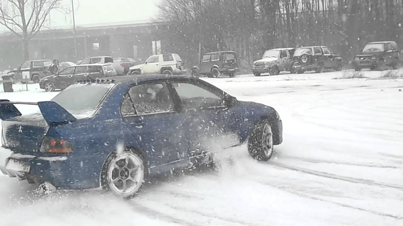 Mitsubishi Lancer Evo IX 9 fun snow awd drift oversteer - YouTube