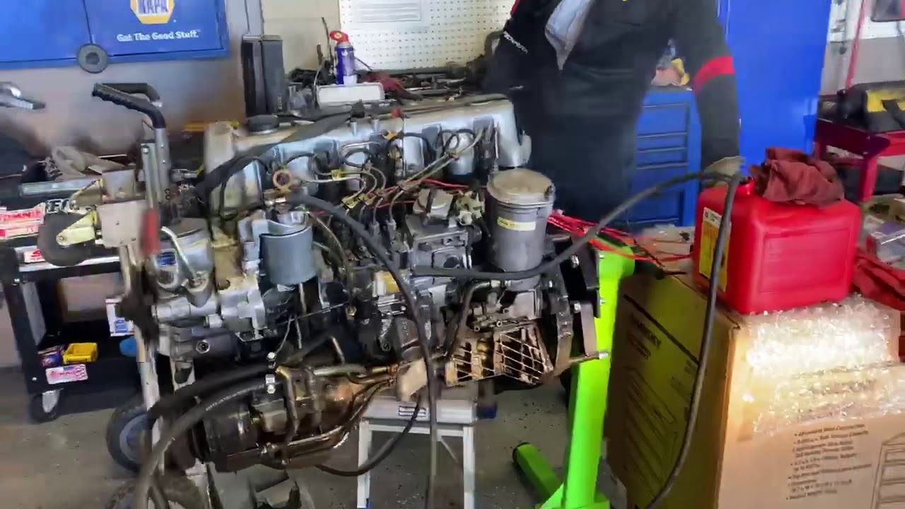 Diesel engine mercedes 300sd - YouTube