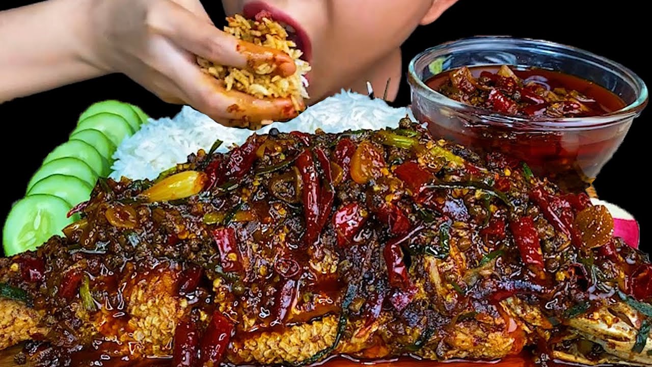 EATING SPICY WHOLE FISH CURY||SPICY FRIED THAI STEAM FISH MALA WITH ...