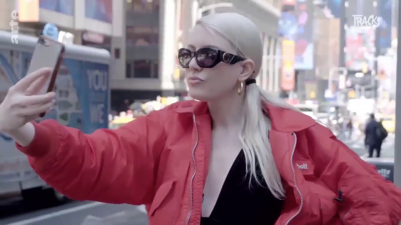 Signe Pierce - Hyperreality Girl - ARTE x Tracks Interview - YouTube