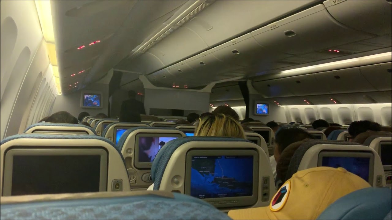 Singapore Airlines Evening Flight SQ968 9V SQM Landing - YouTube
