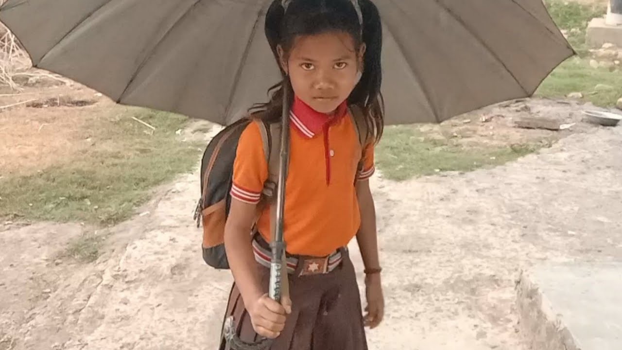 Aaj Pani Aagaya to Jasmin Chata lekar School Zarhi hai - YouTube