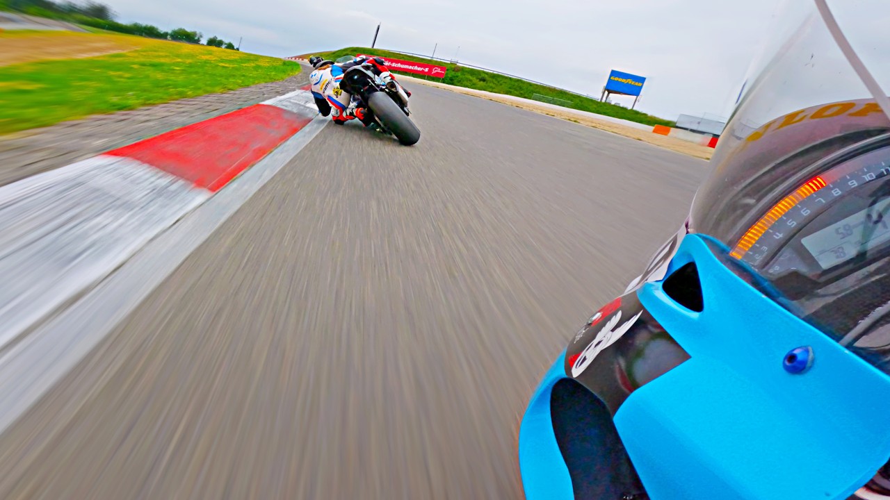 Fast Female Rider Overtakes me like a Pro on Nürburgring GP - YouTube
