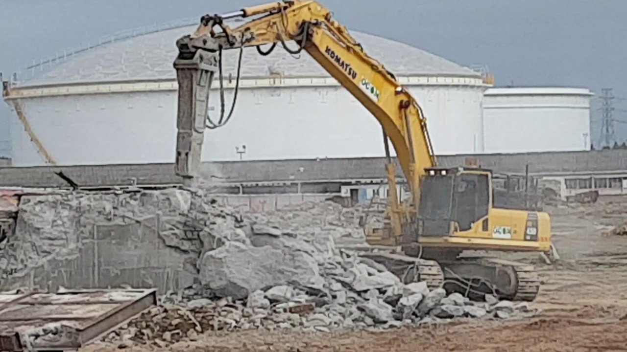 KOMATSU 45T c/w Indecco 7000 Hammer - YouTube