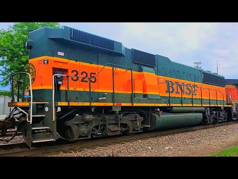 Mid Day Non Rush Railfanning La Grange BNSF Racetrack 05/30/2025 (ft. BNSF 325 GP60B B-Unit ...