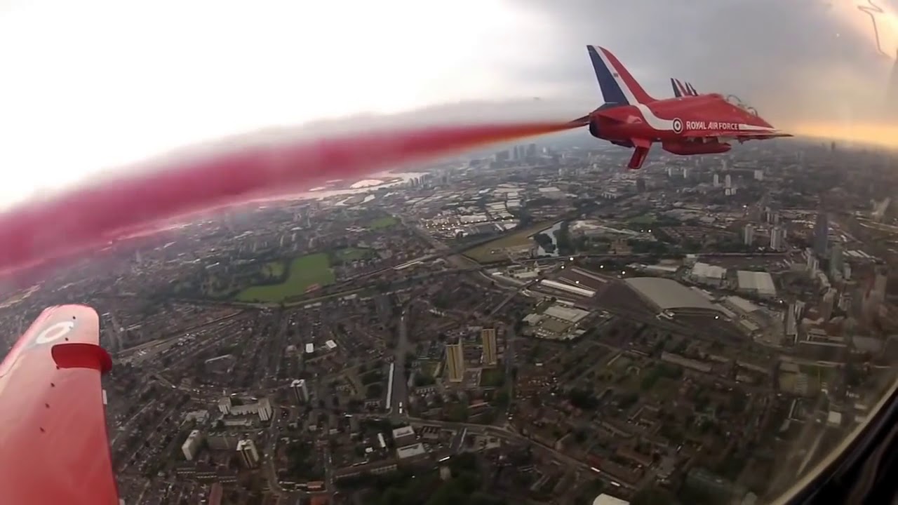 RED ARROWS Cockpit Footage inside Hawk Jet Over London for the Olympics ...
