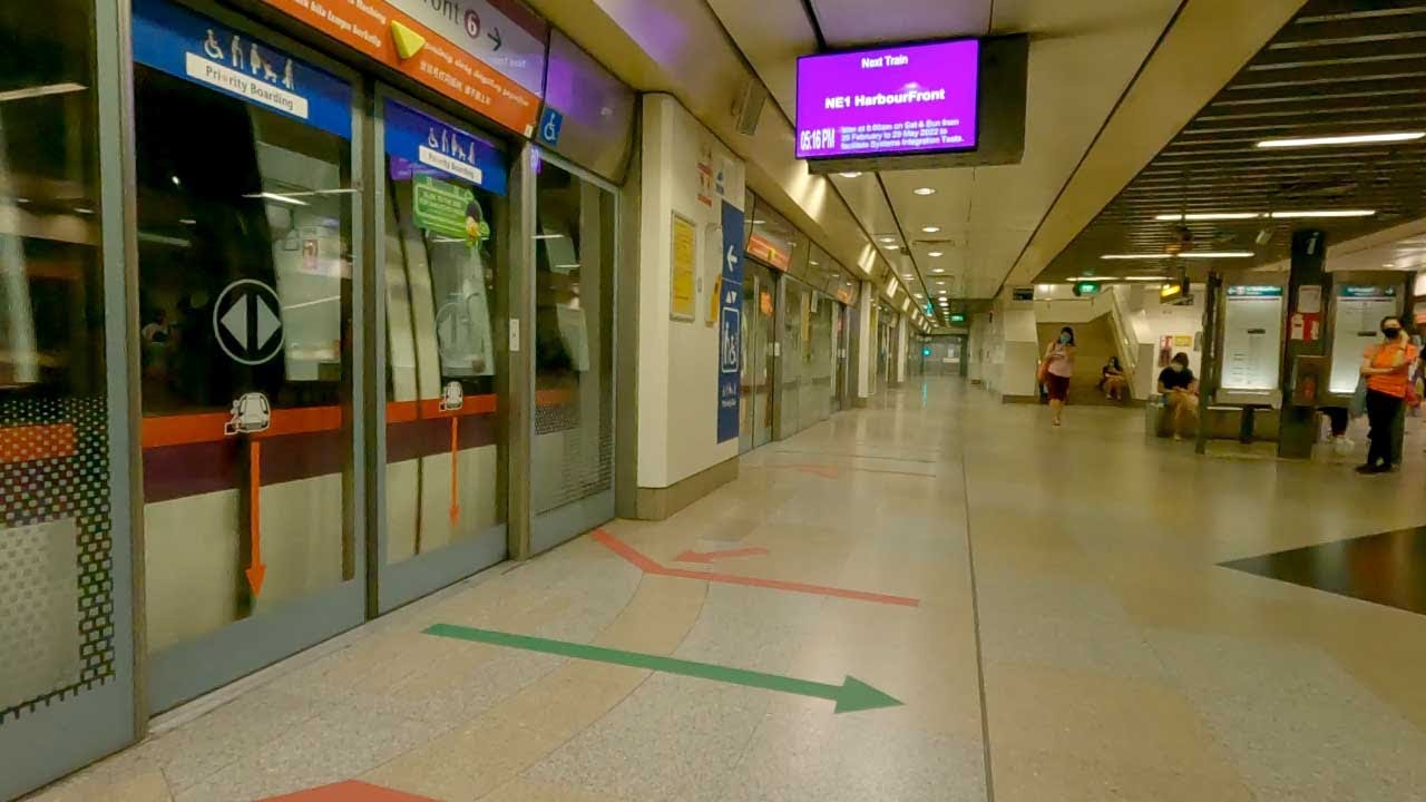 Singapore MRT ride from Hougang to Serangoon train station - YouTube
