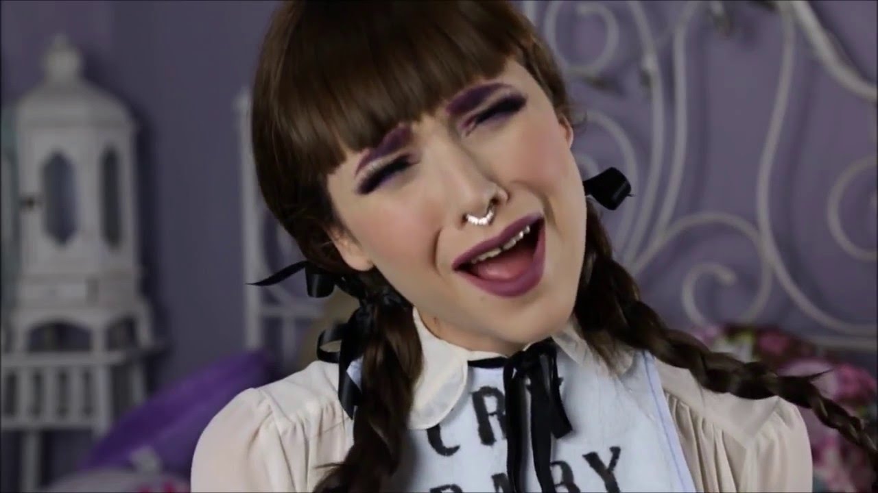 Make-up artist masters Cry Baby look in latest video - YouTube
