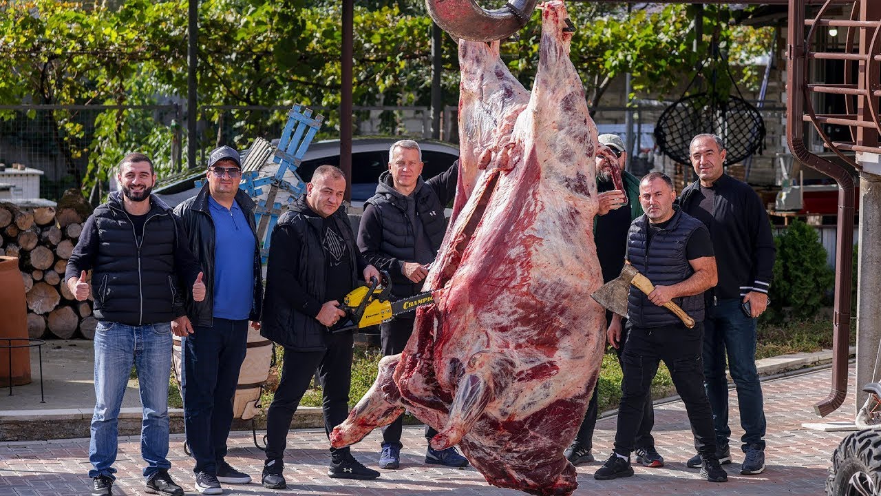 Cocinar un enorme BUFFALO 500 kg | Carne de toro asada | Carne de res ...