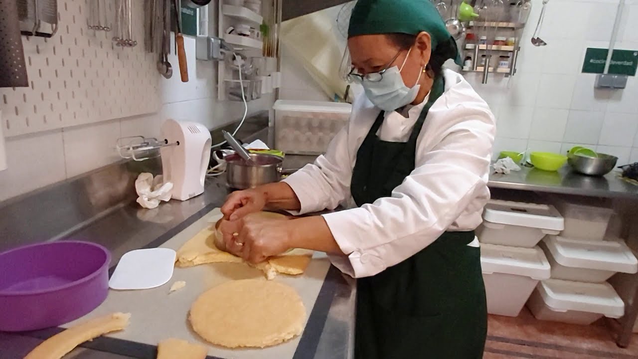 "Spanish Baking Class" //Art in Baking Skills Challenge - YouTube