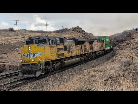 UP 8717 leads the IG4SE-28 past the Hermosa tunnel! - YouTube