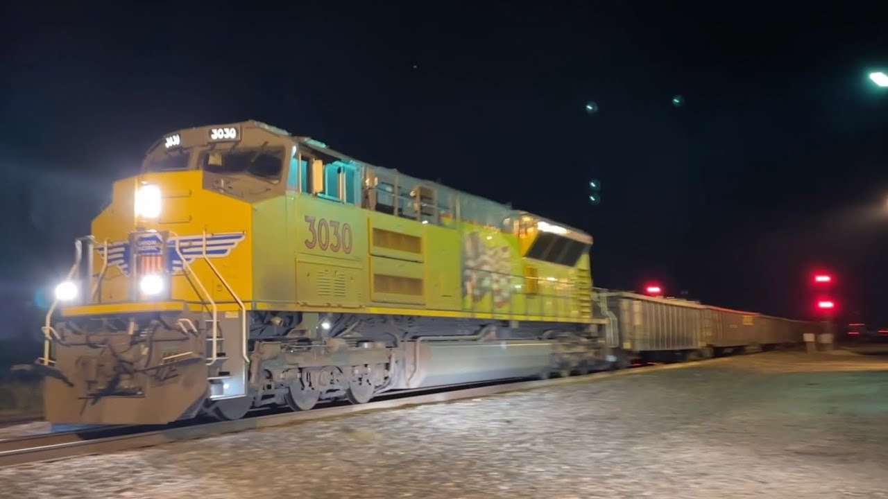 UP 3030 Tier 4 SD70ACE w/ Crew Leads M-OLAG In The Night - YouTube