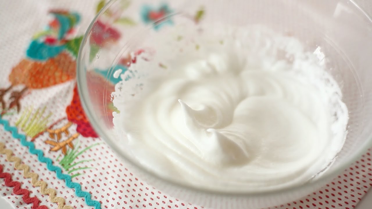 Cómo batir claras de huevo - YouTube