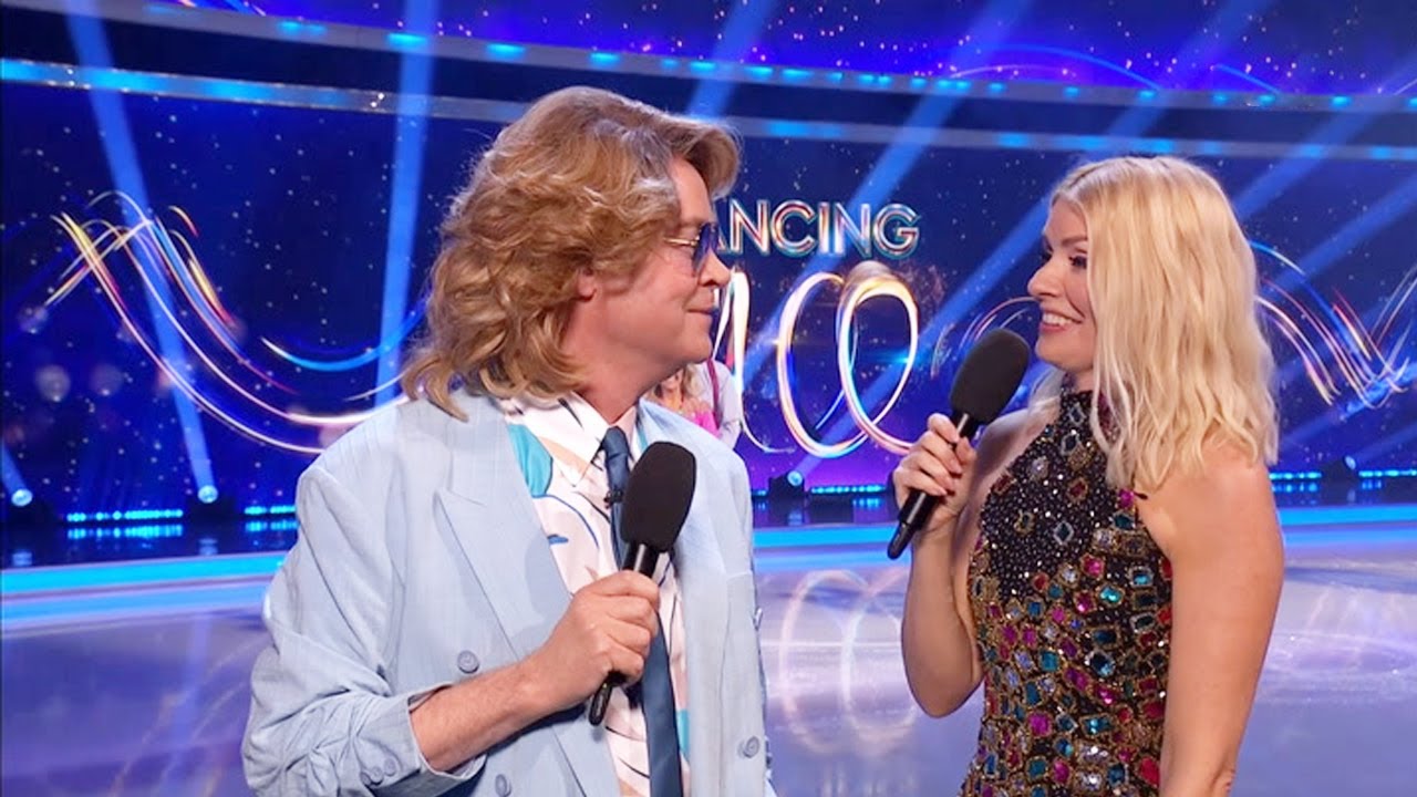 Dancing on Ice's Holly Willoughby slams co-star over wardrobe ...