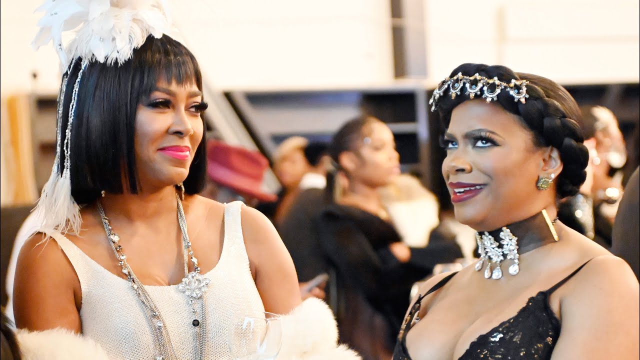 #RHOA The Streets Are Talking… About Headbutting! (Recap) - YouTube