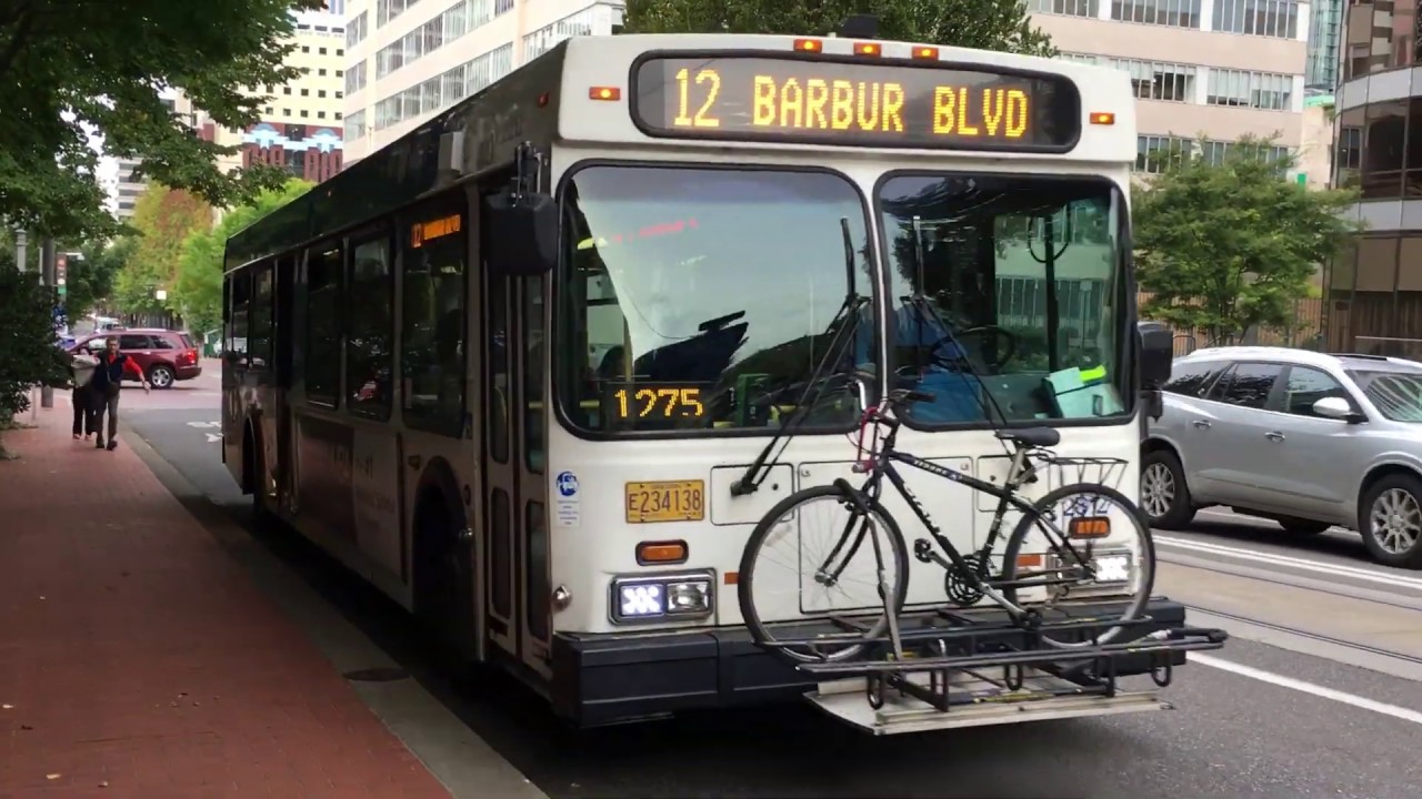 TriMet 2005 New Flyer D40LF #2812 on line 12 - YouTube