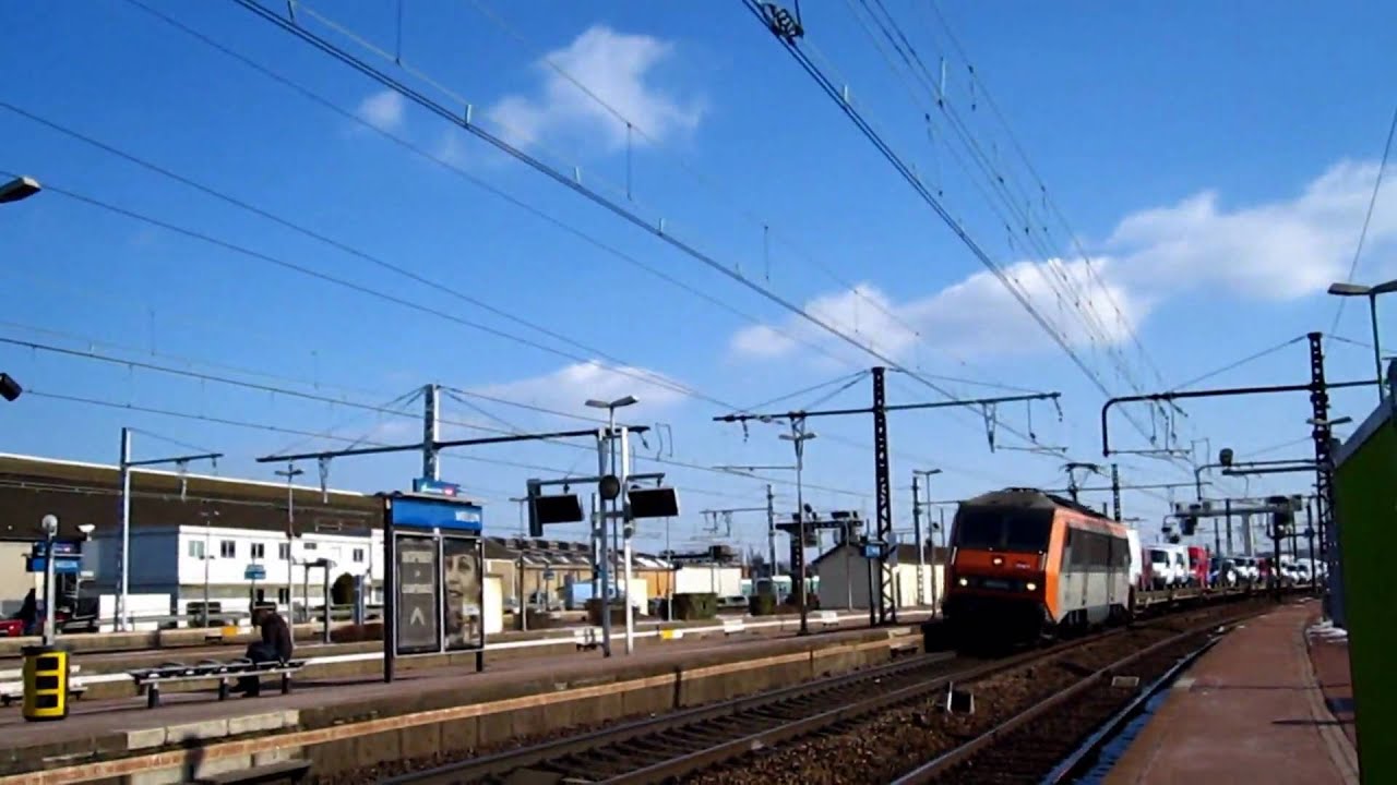 MELUN, AU SOLEIL, PASSAGE DE PLUSIEURS TRAINS DIVERS ET VARIES, 16 ...
