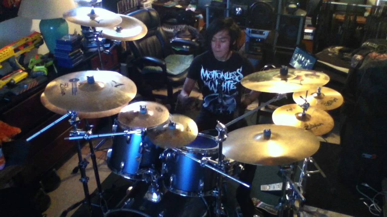 Dion D. Elliott doin a drum solo 9/29/12 - YouTube